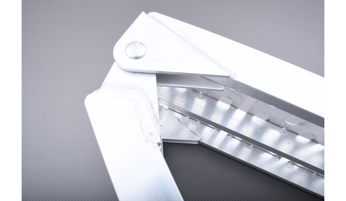 Folding loading ramp in aluminium