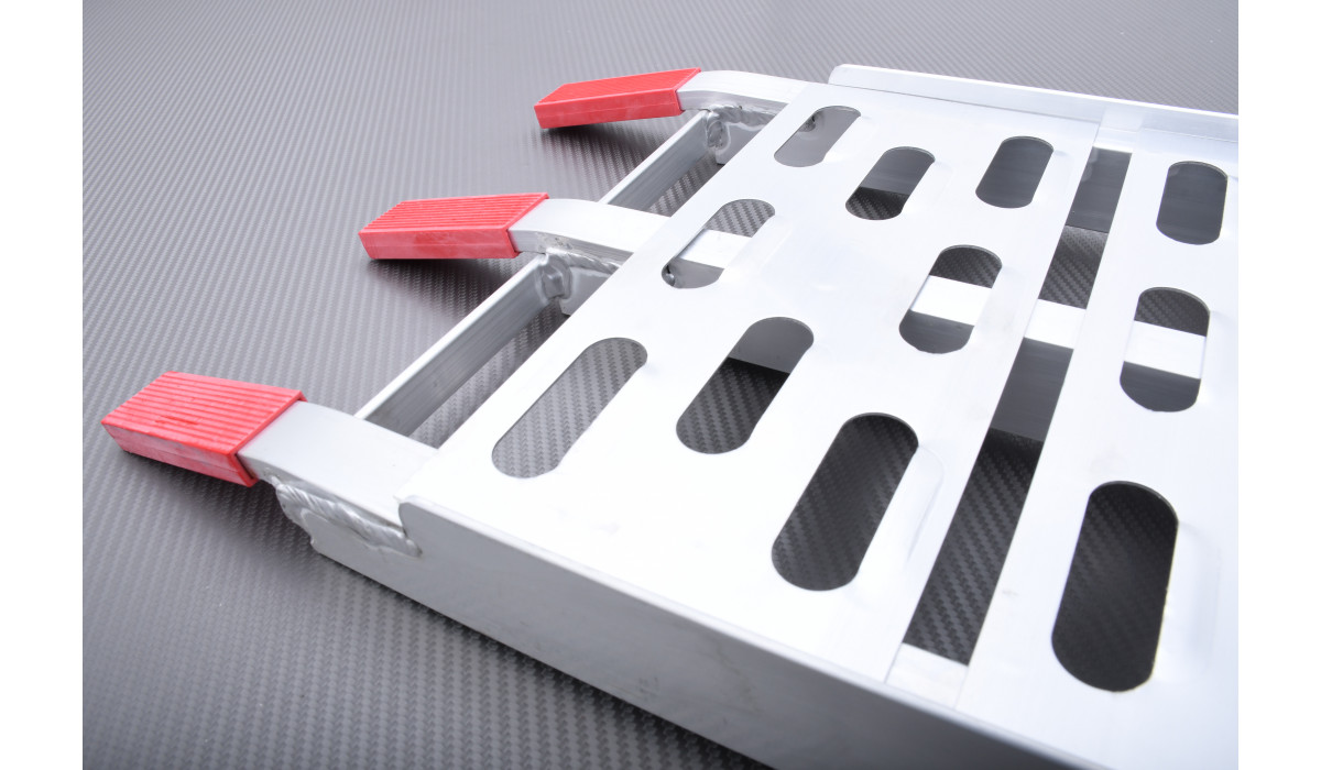 Folding loading ramp in aluminium