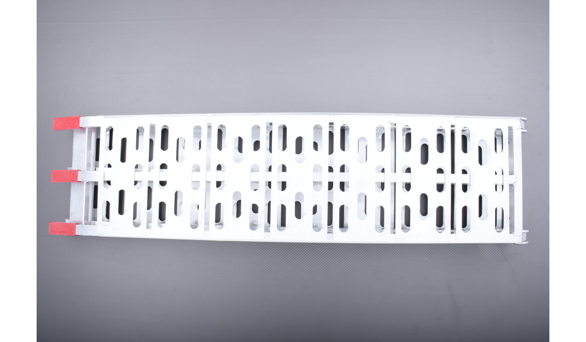 Folding loading ramp in aluminium