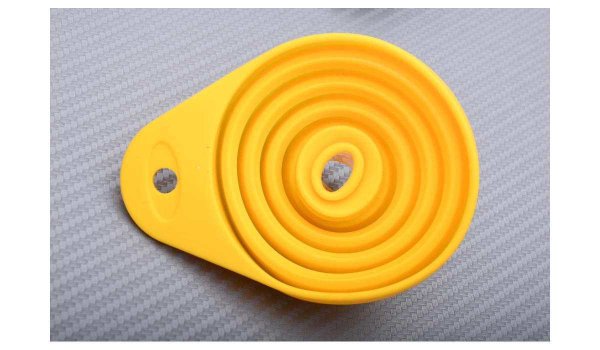 Foldable rubber funnel in various colors