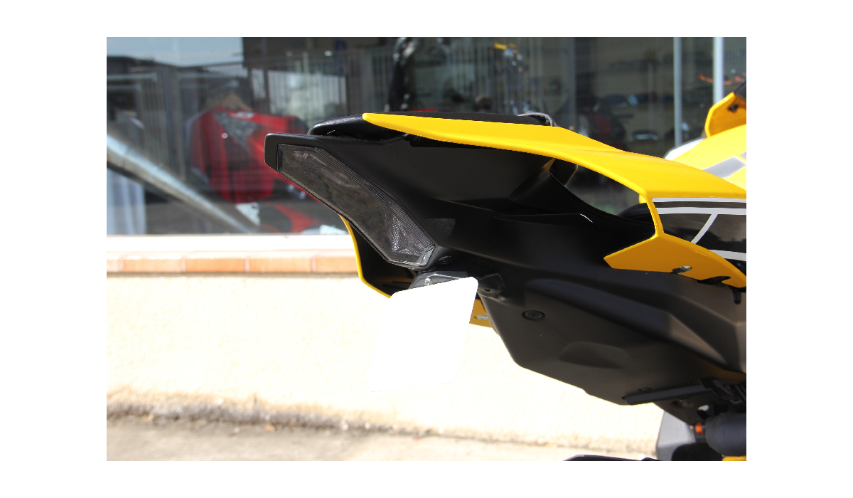 LED Taillight with Integrated turn signals YAMAHA YZF R7 2021 - 2023