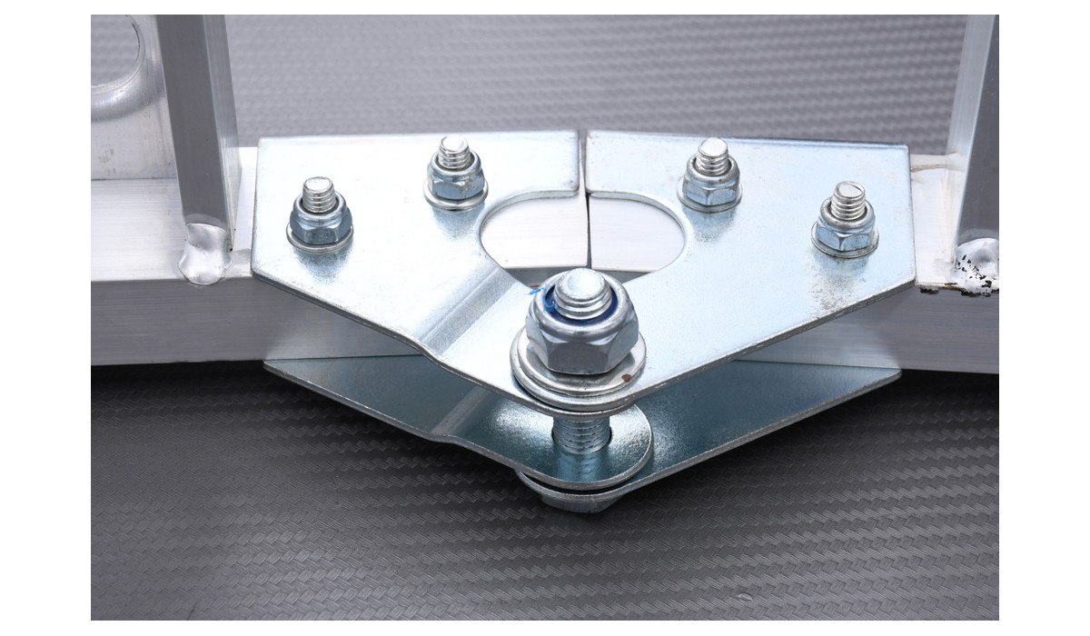 Foldable 3-part loading ramp for motorbikes / scooters